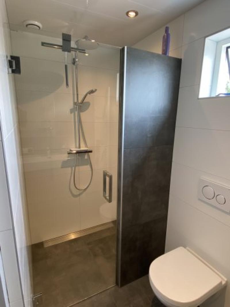 Kleine maar complete badkamer Andelst